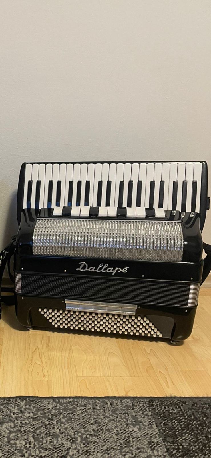 Prodajem harmoniku Dallape