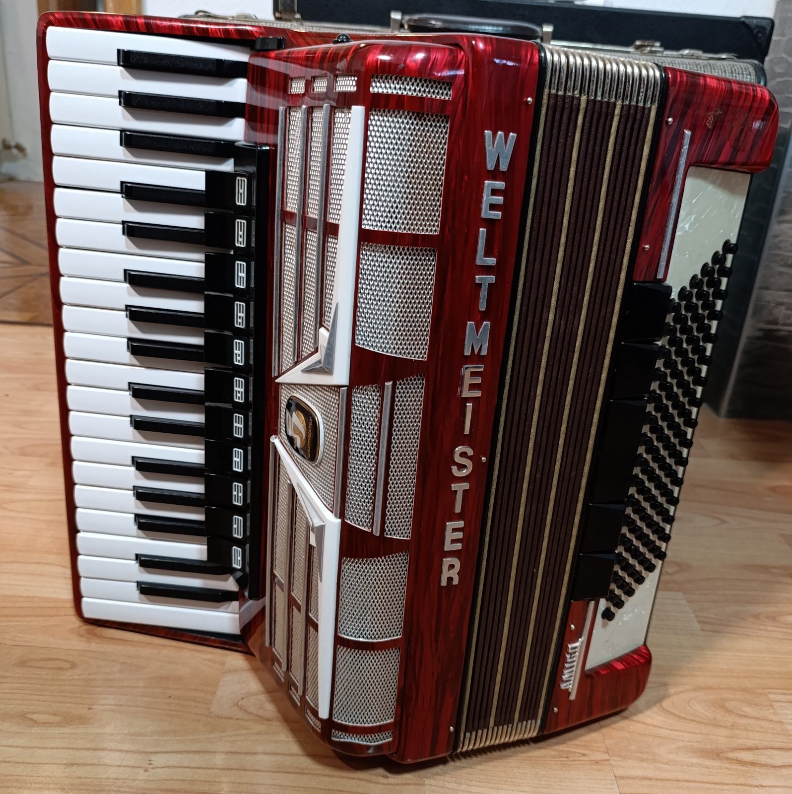 Weltmeister Amigo 96 basova harmonika