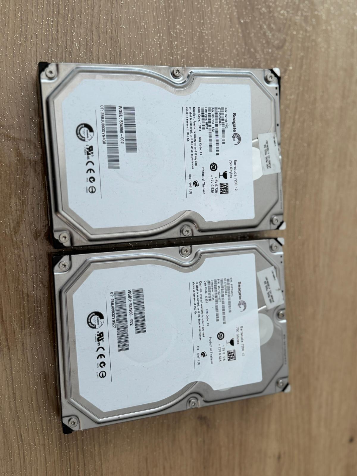Seagate 750GB hard disk dva komada