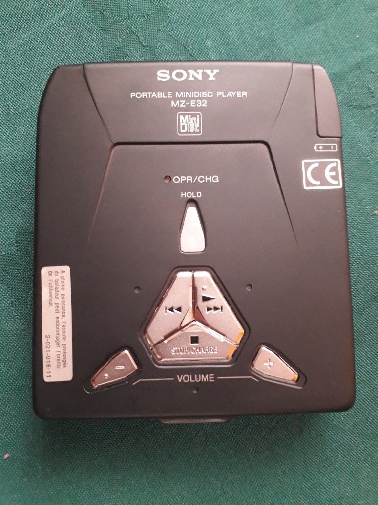 Portable mini disk player