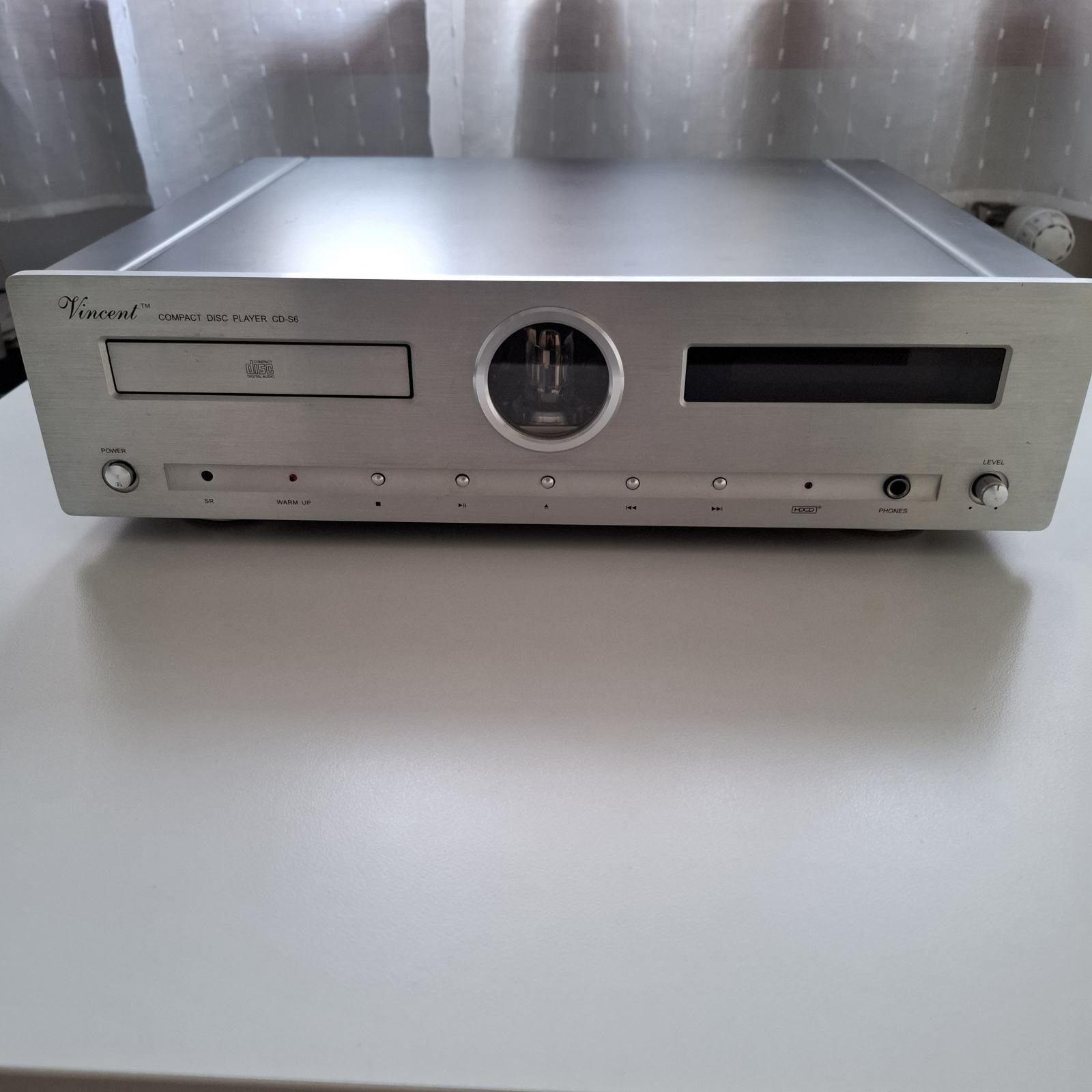 PRODAJEM VINCENT COMPACT DISCPLAYER CD-S6