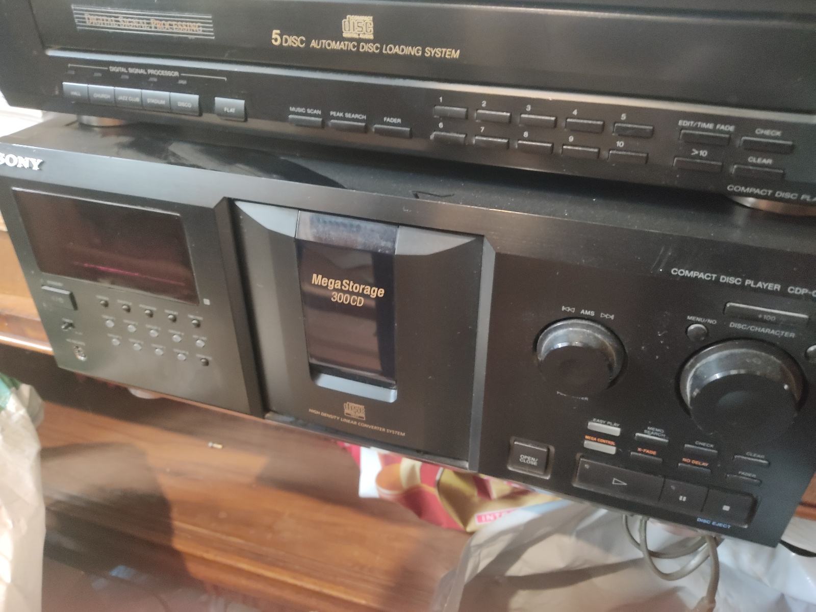 Sony CD Player, CDP-CX355, 40 disk charger
