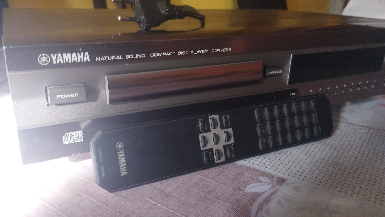 Yamaha cd player cdx 396 sa daljinskim