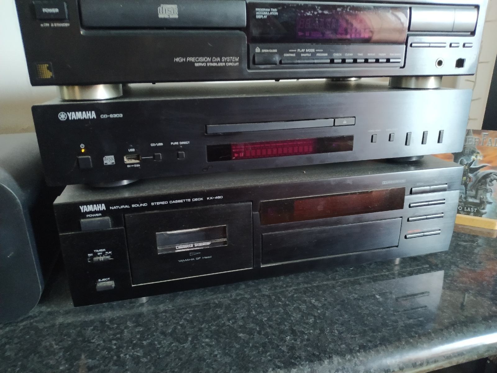 YAMAHA CD-S303 CD player
