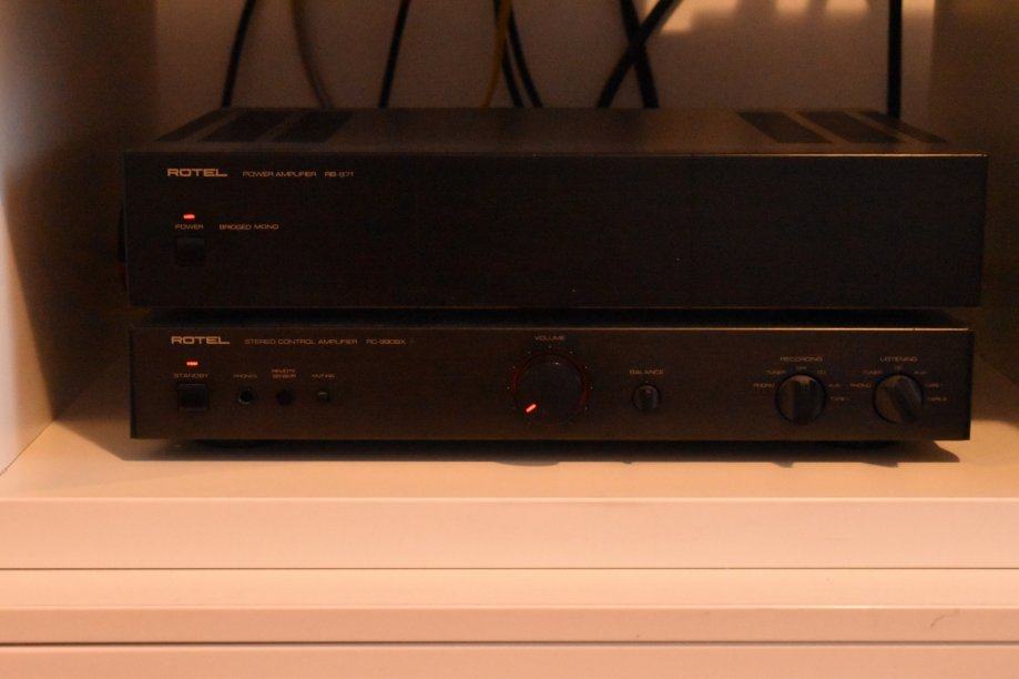 Rotel RC-990 BX pretpojacalo