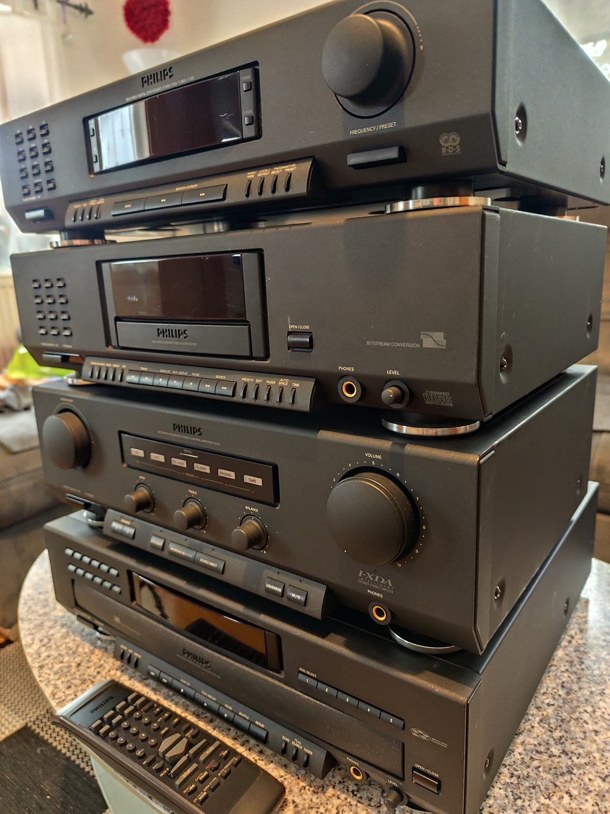 PHILIPS MUZIČKA LINIJA serija 900 sa daljinskim