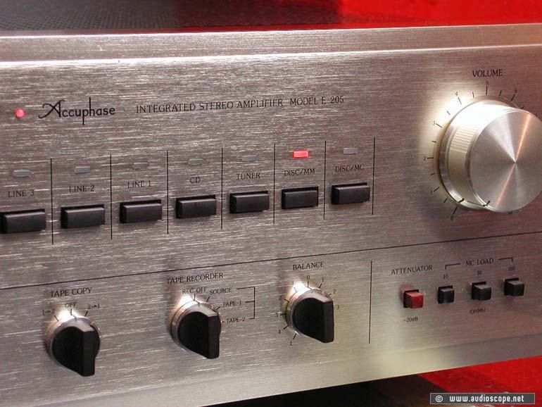 Accuphase E-205
