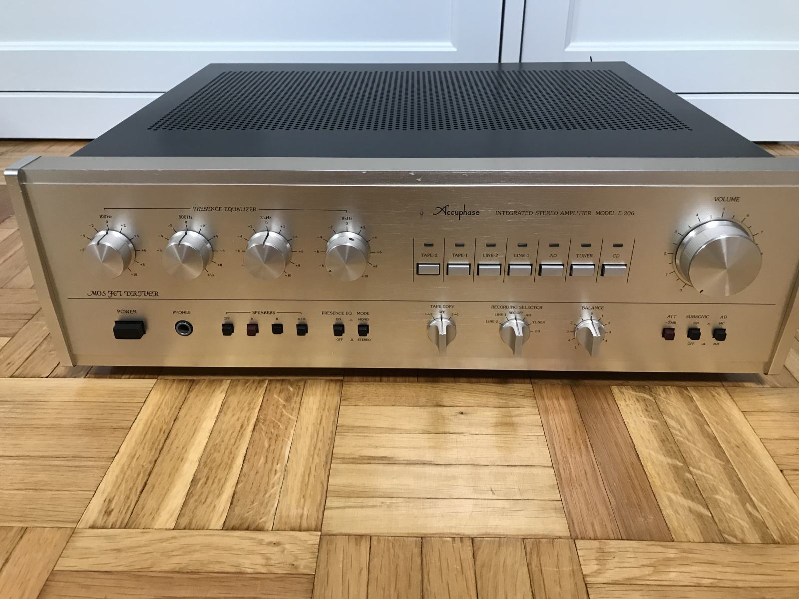 Accuphase E-206