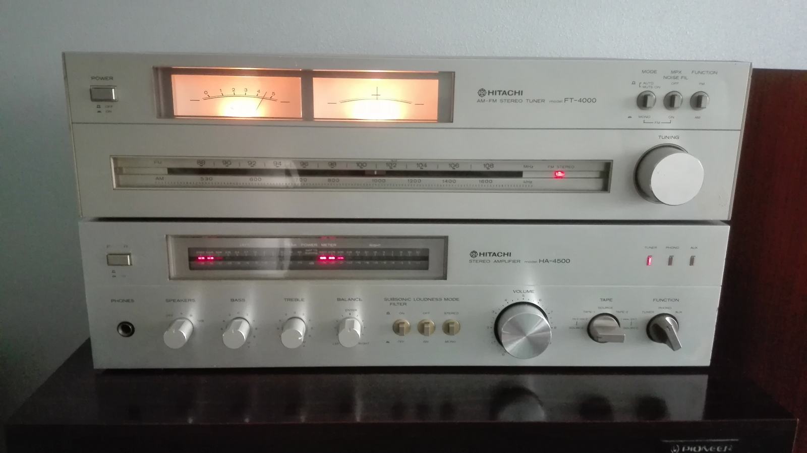 PRILIKA: Pojačalo i tuner HITACHI; Hitachi HA-4500 + Hitachi FT-4000