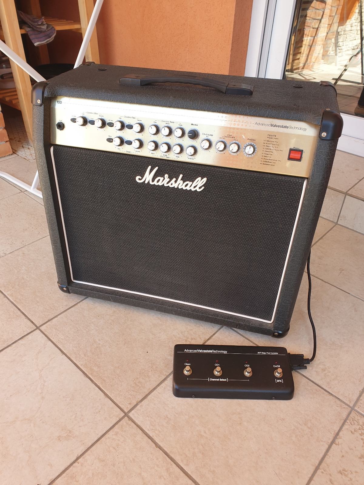 Marshall AVT 100W pojačalo