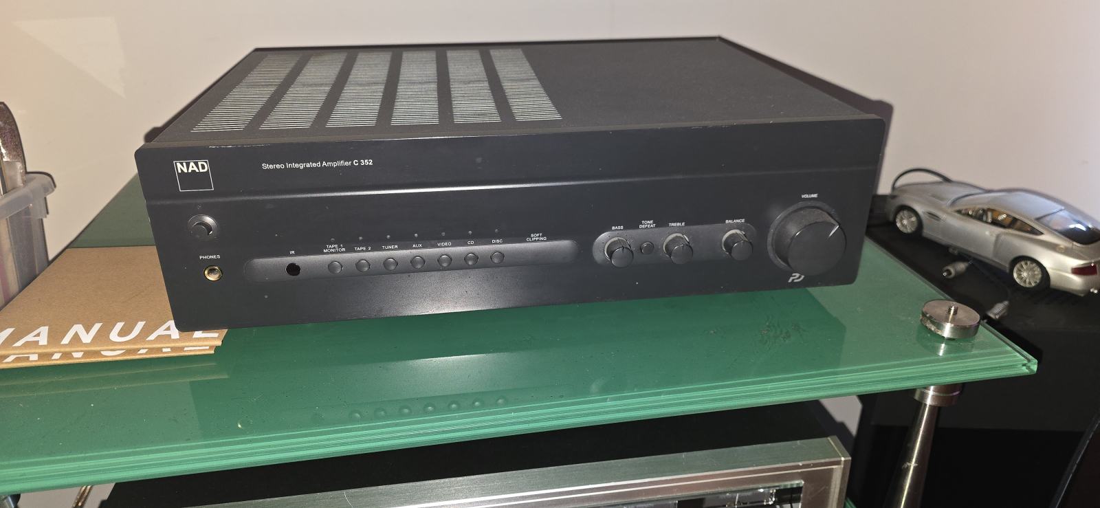 NAD C352 pojačalo