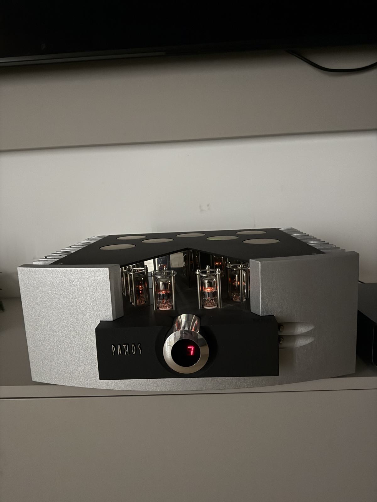 Pathos Logos MK2 - integrirano hibridno pojačalo