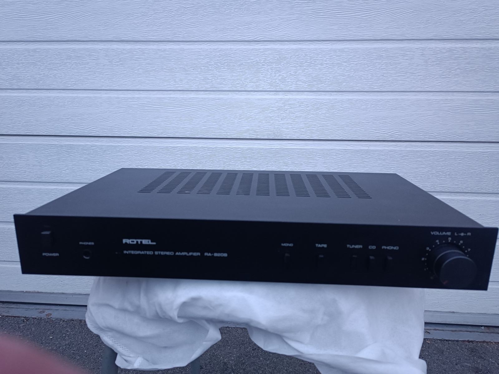 Pojačalo ROTEL RA-820B