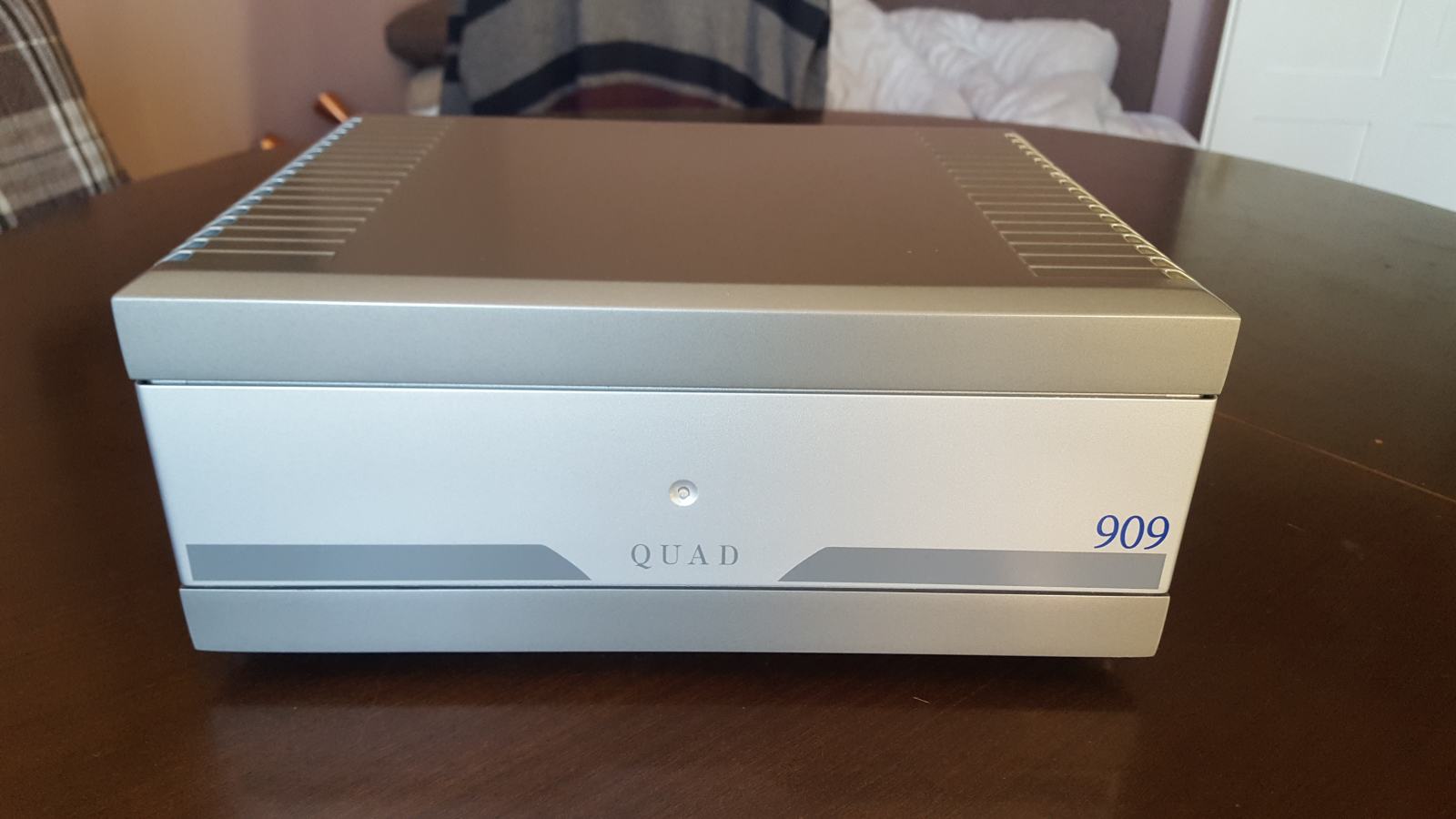 Quad 909 (pod račun Subwoofer)