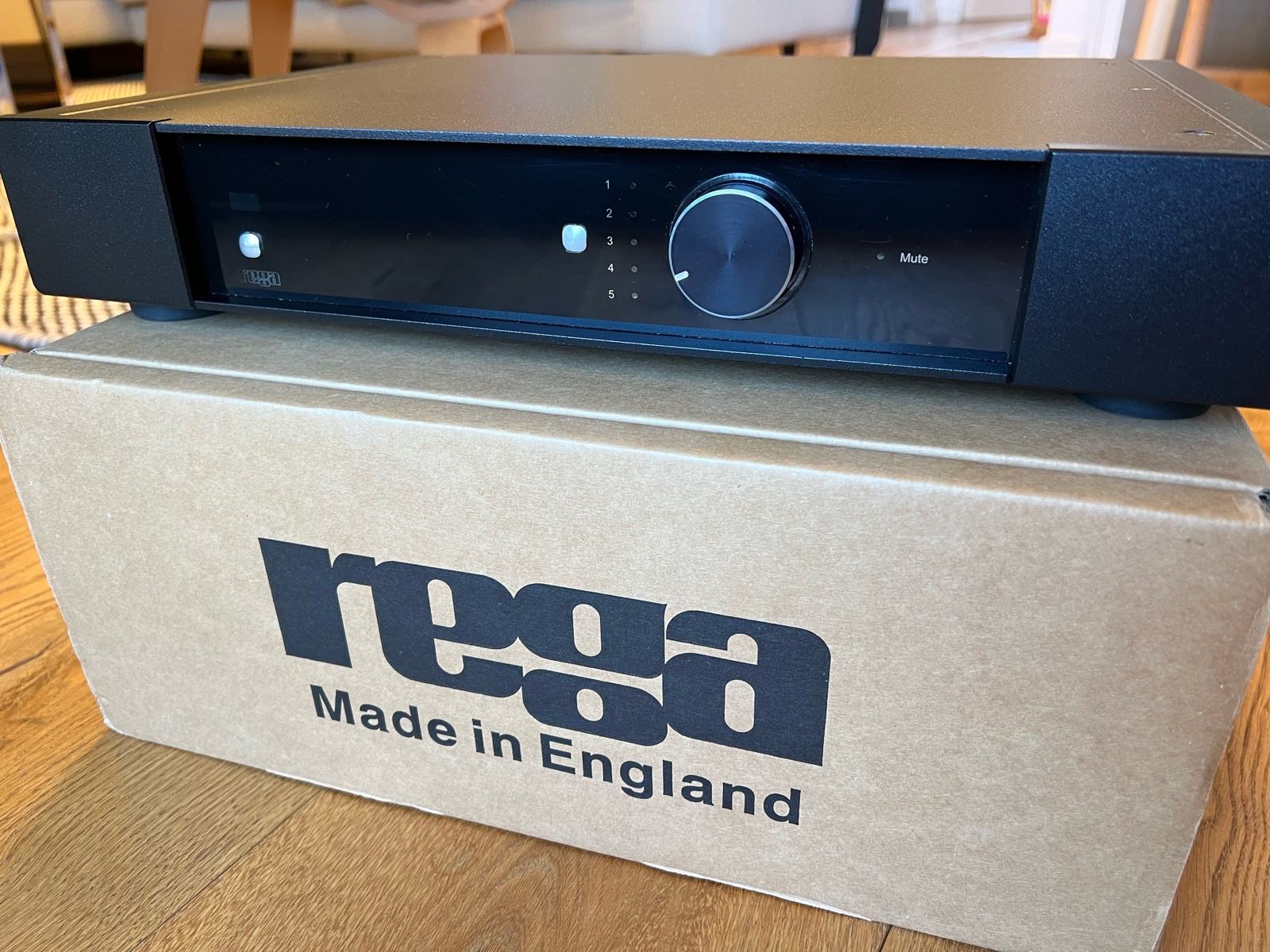 Rega Elex-R