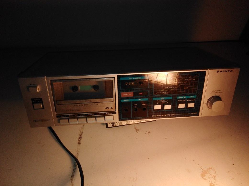 Sanyo kazetofon RD 220 i pojačalo JA 220