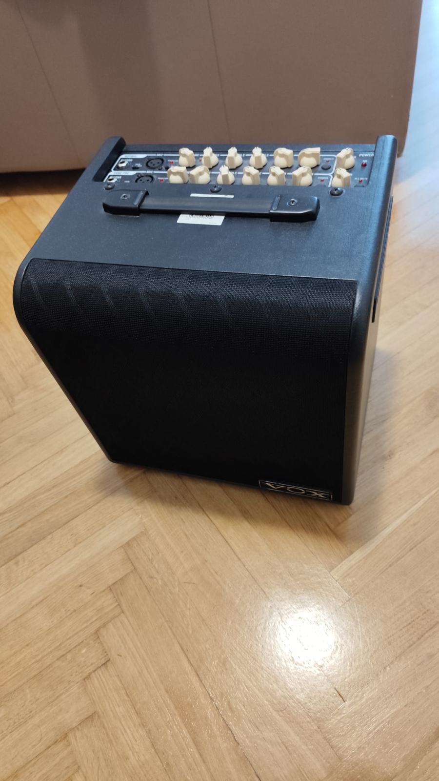 VOX AGA70 pojačalo za akusticnu gitaru + mikrofon