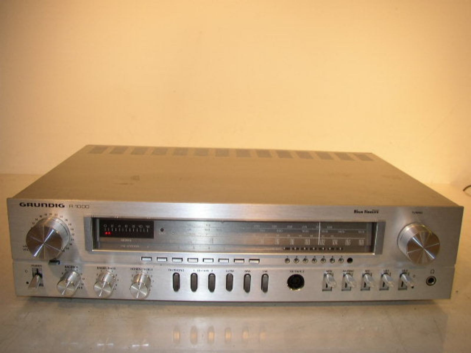 Grunding stereo receiver R1000