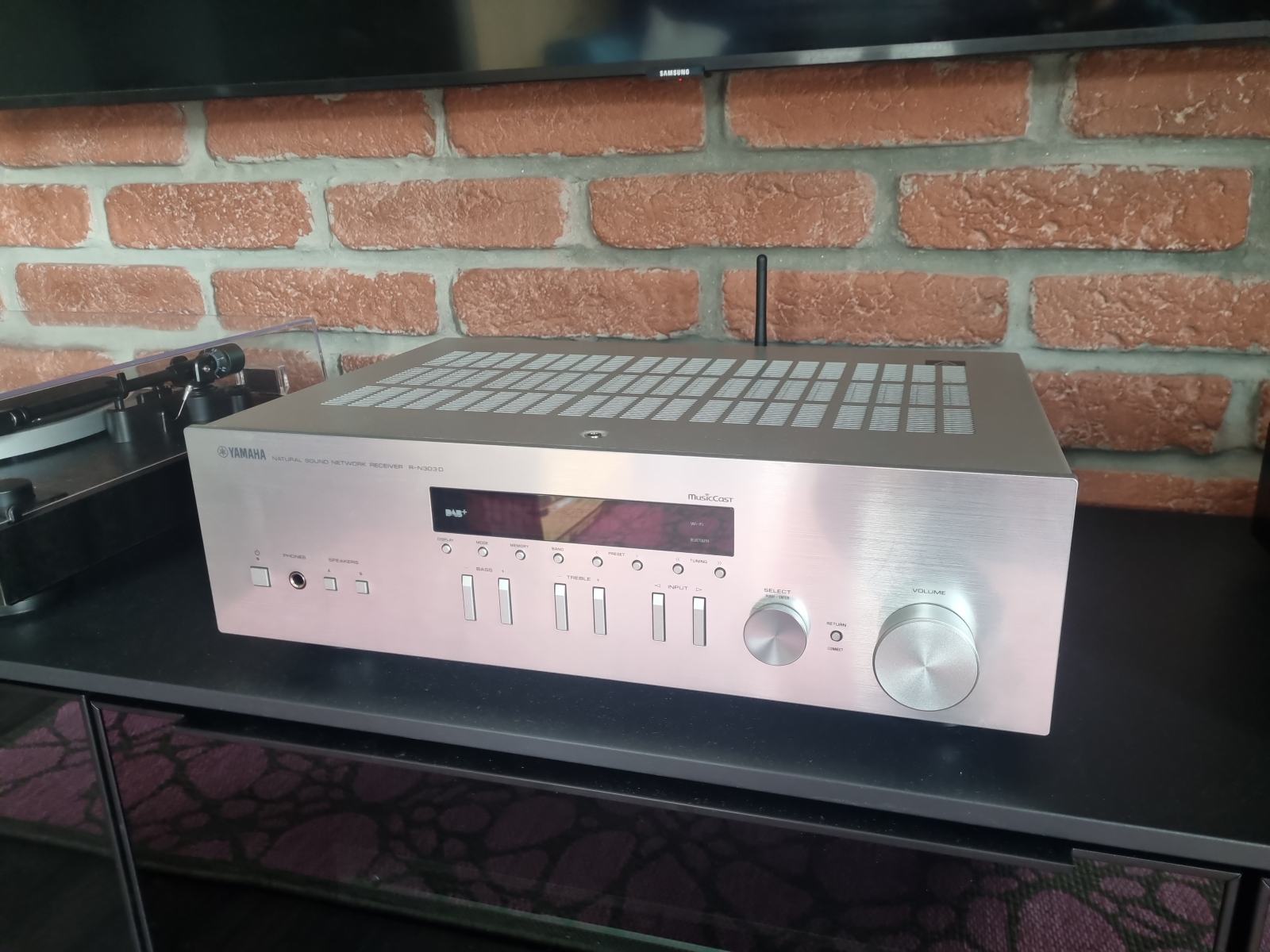 Yamaha receiver RN-303D