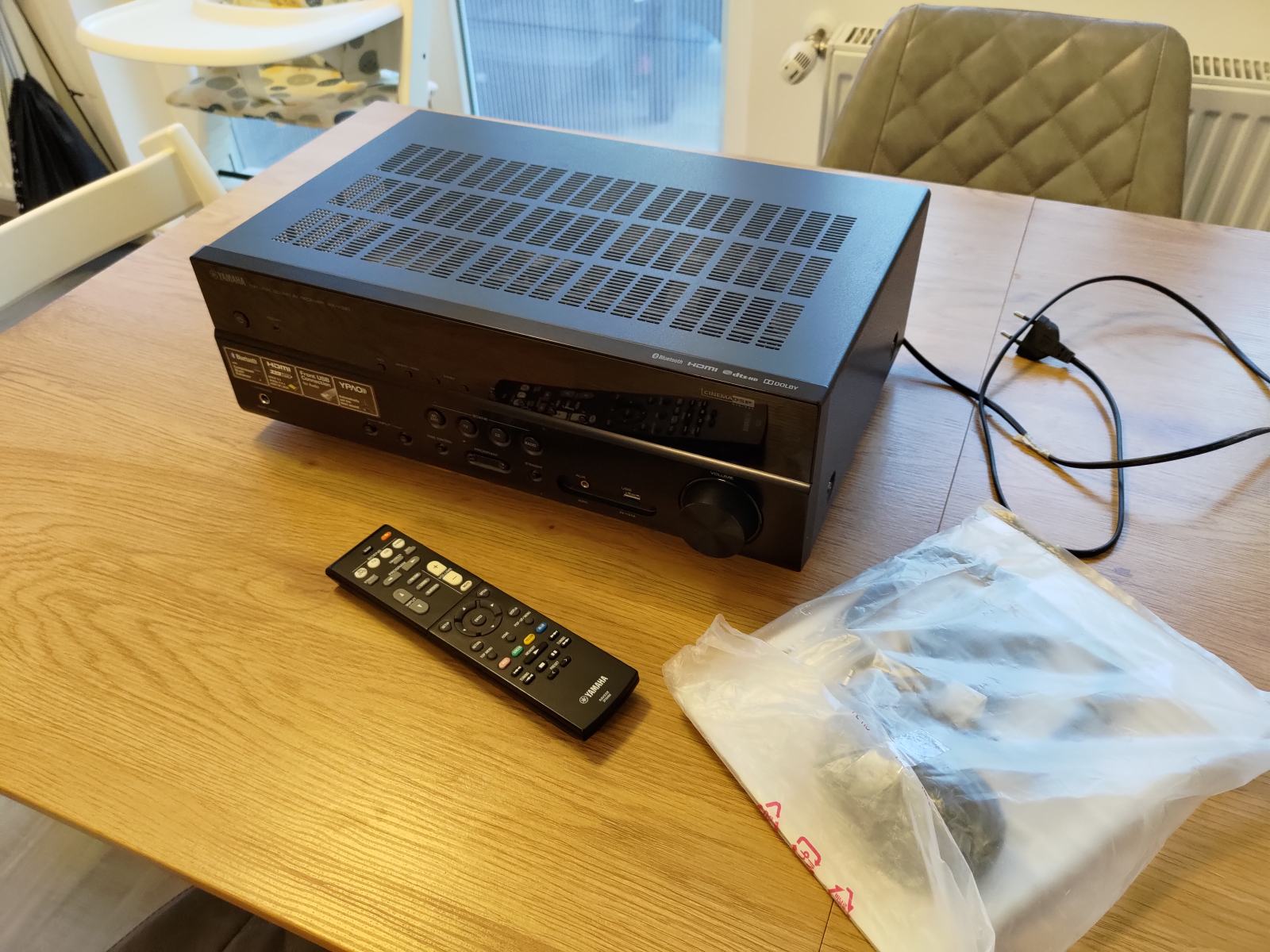 Yamaha RX-V381 AV receiver