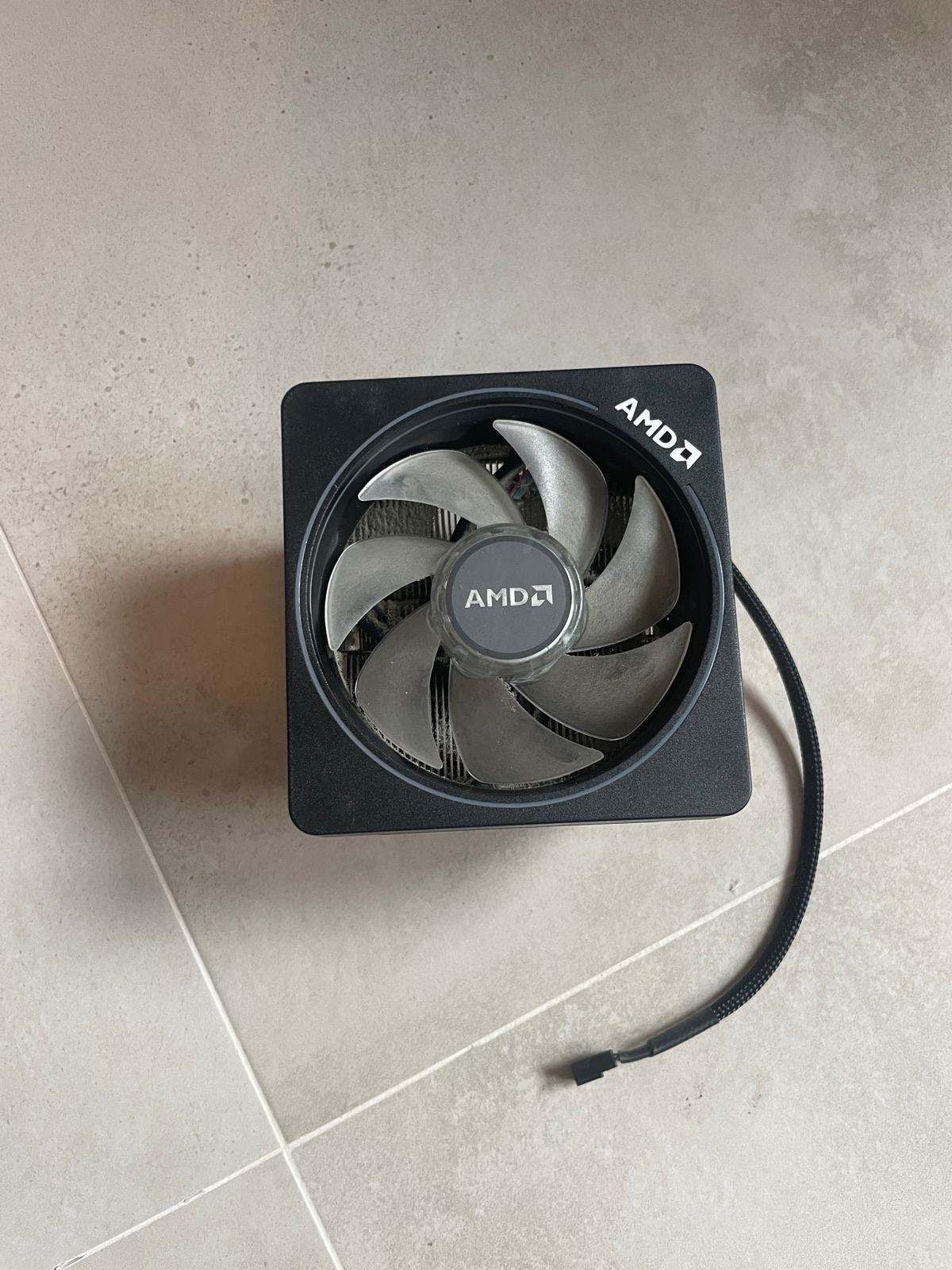 AMD Wraith RGB Cooler