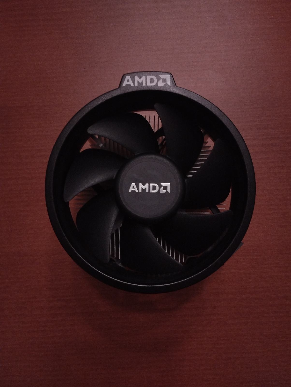 AMD Wraith Spire AM4 hladnjak sa ventilatorom