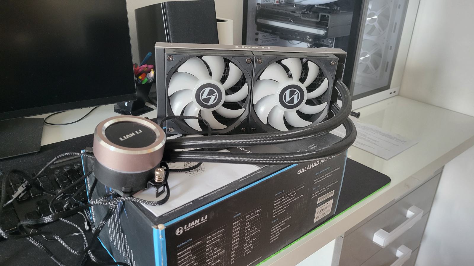 Lian LI Galahad AIO 240 Crni