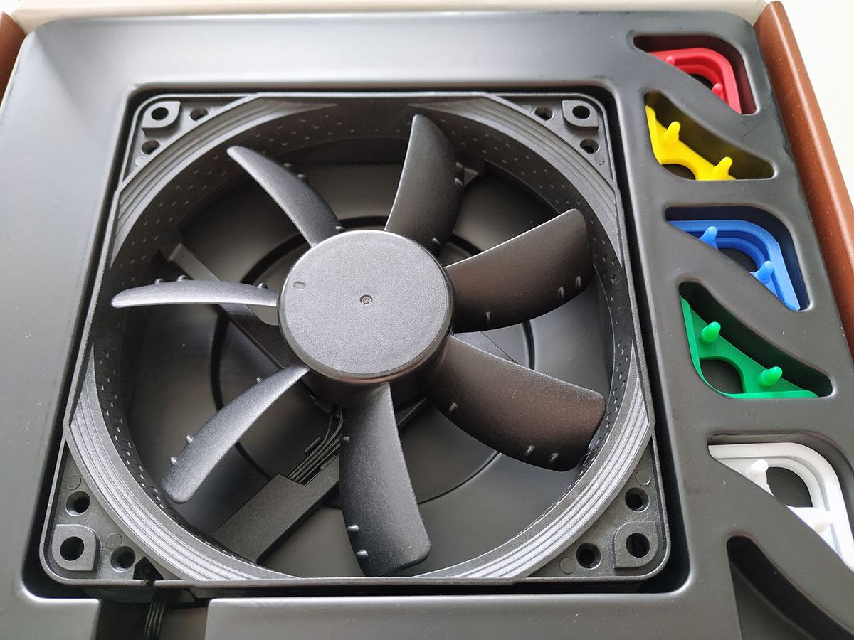 Noctua NF-S12A PWM Chromax Black Swap