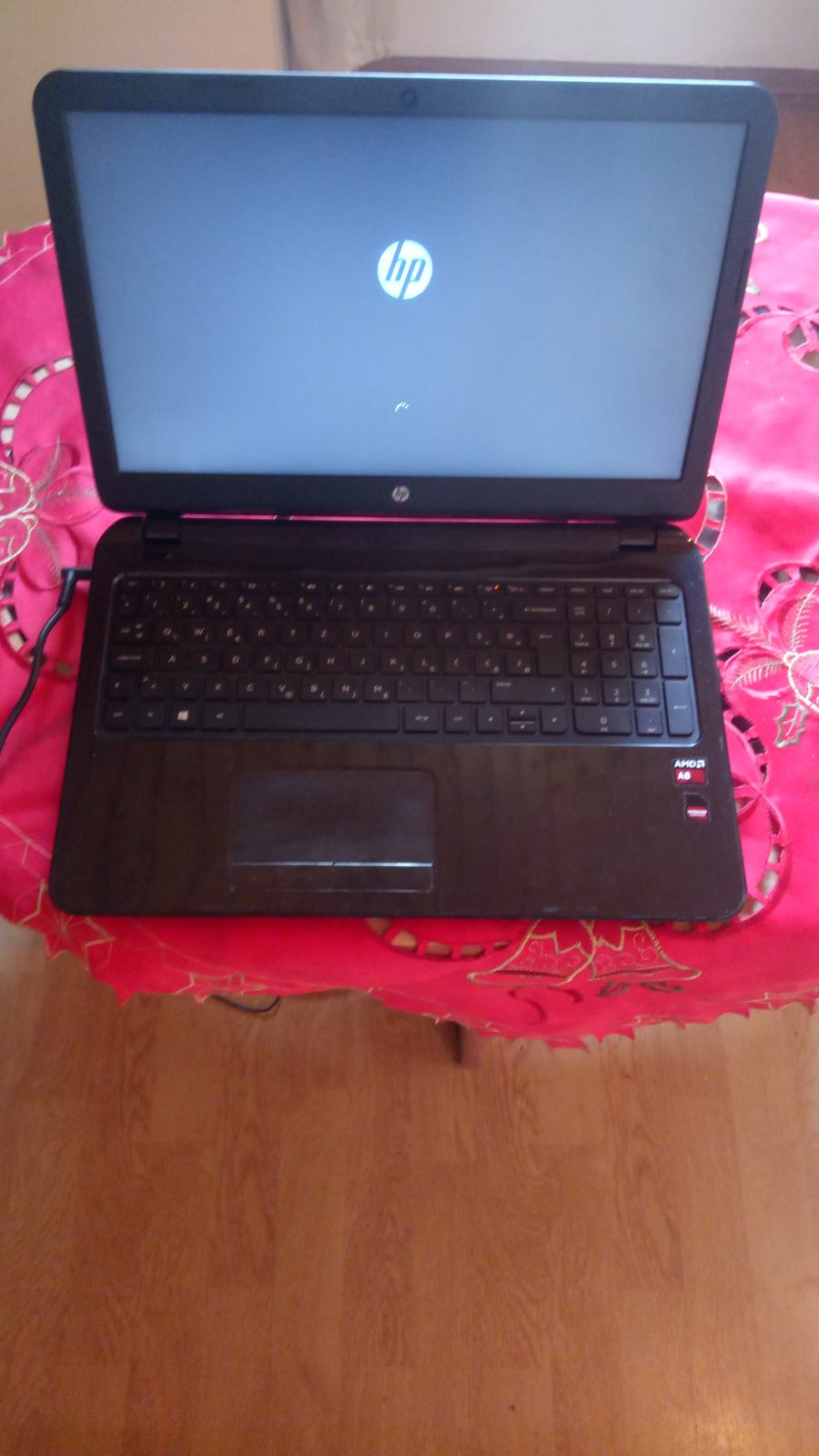 HP 15-AMD A8,1 TB,4 GB,R5,HD 8500M