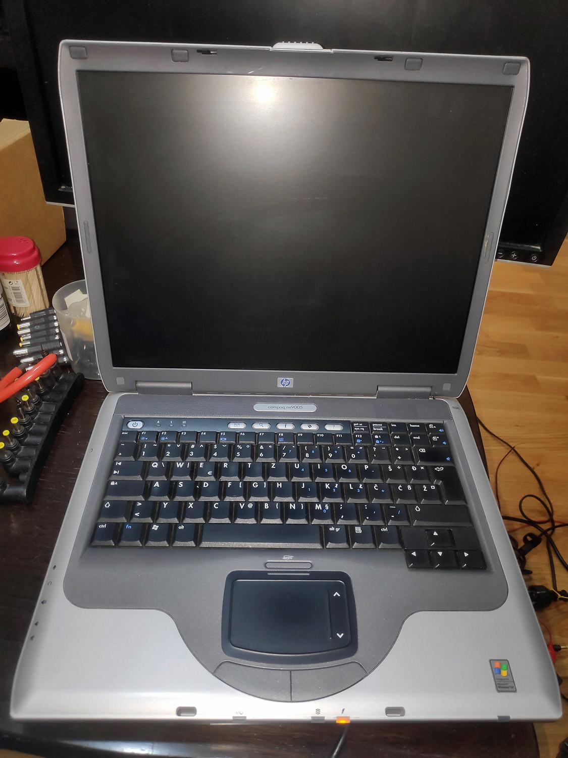 HP COMPAQ NX9005 DJ248S prijenosnik laptop notebook AMD XP 2400+