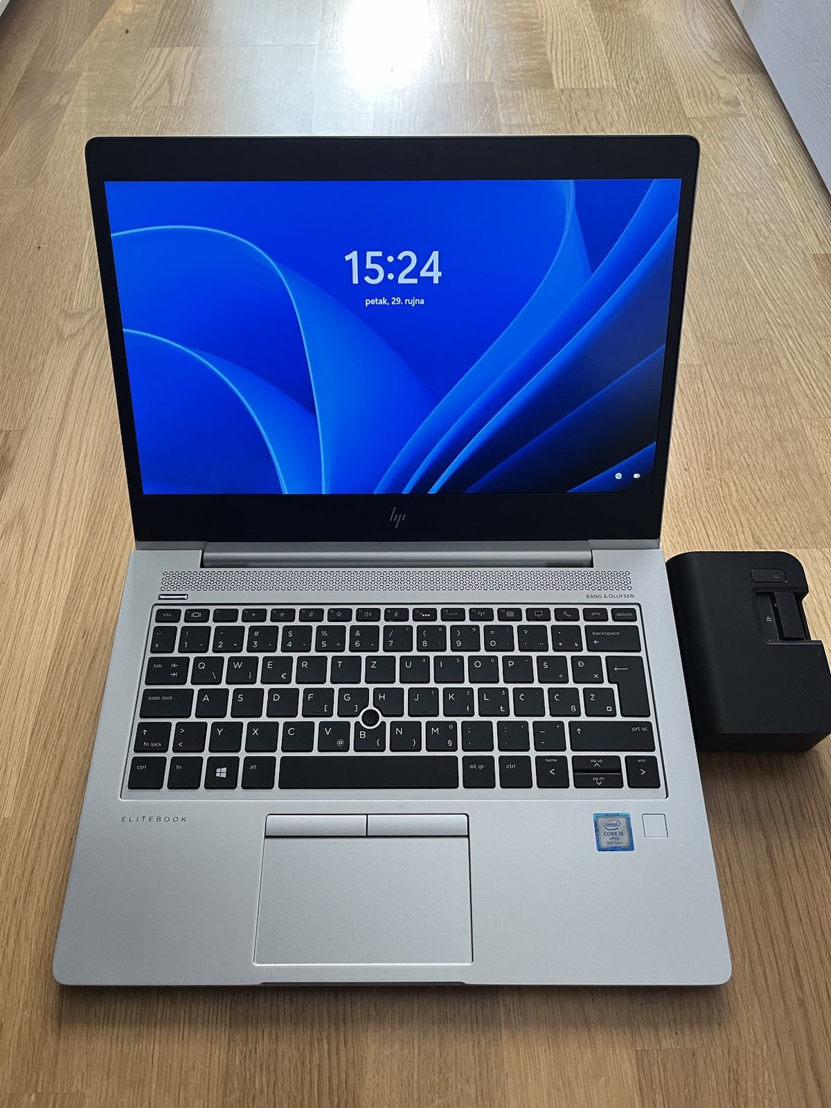 HP EliteBook 830 G5 + docking station