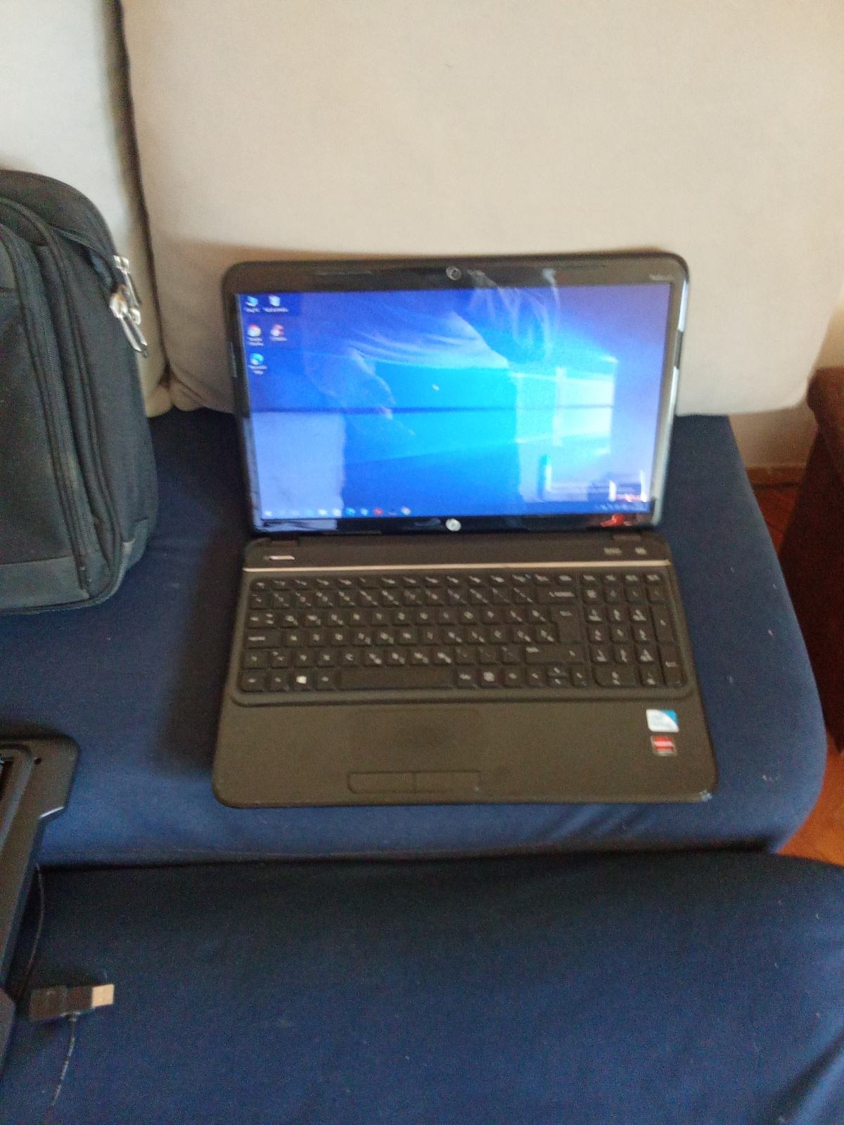 hp laptop sa svom opremom