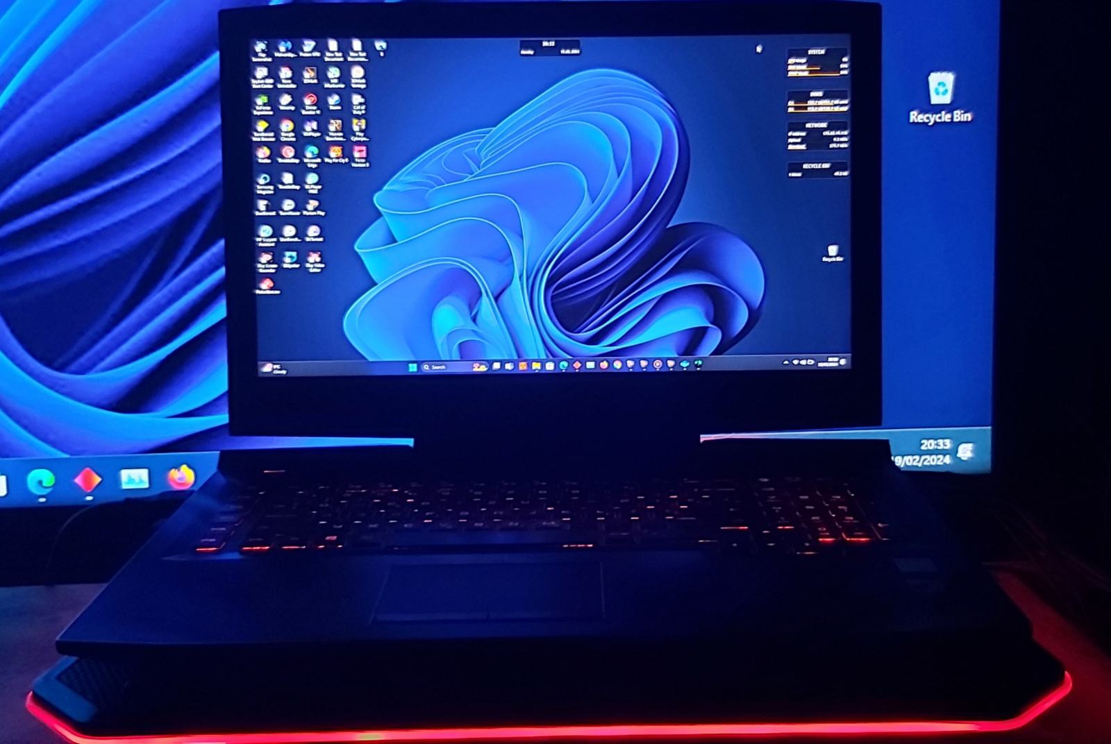 HP OMEN 17 I7 8GEN GTX 1070 8GB 24gb ram 1tb nvme 1tb hdd fhd display