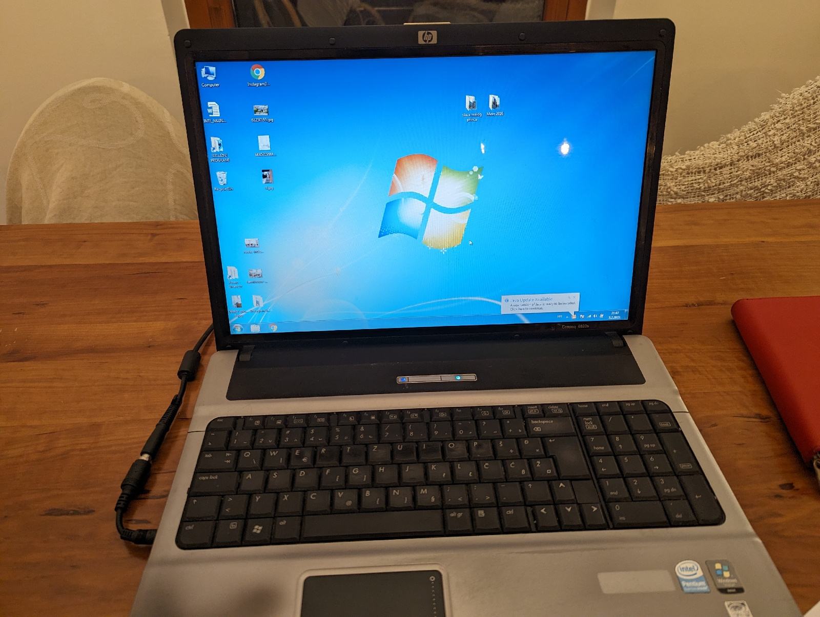 Laptop HP Compaq 6820s 17 incha ispravan, punjac i torba