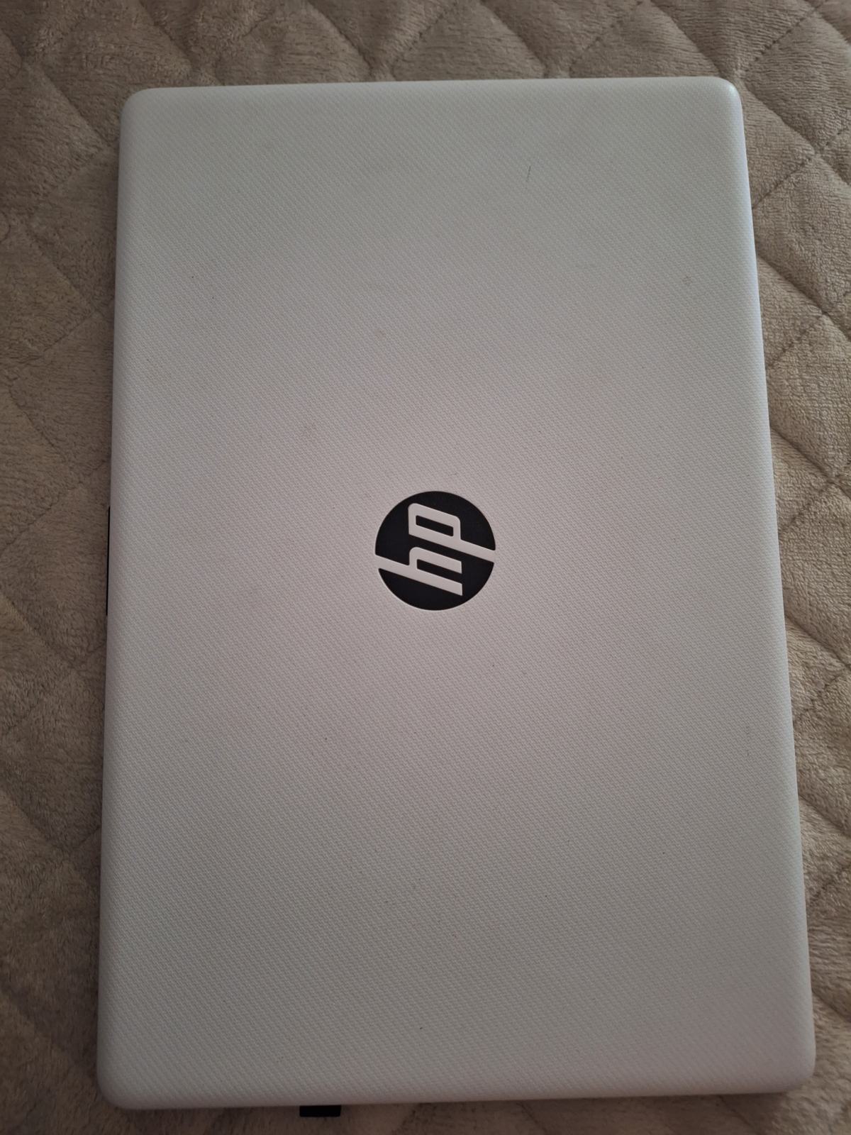 Prodajem laptop HP bijeli
