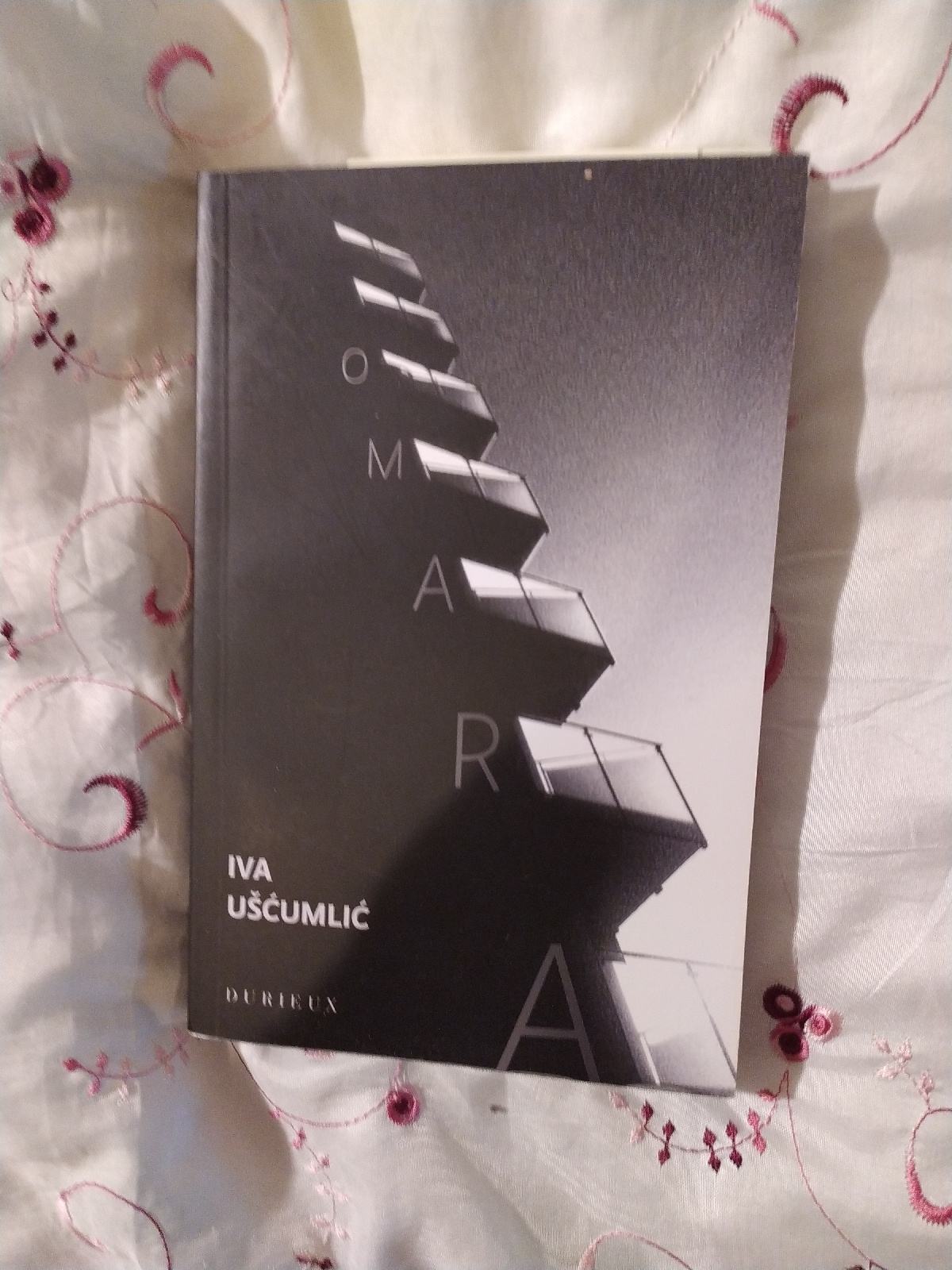 Roman, Iva Ušćumlić, Omara, cijena 10 EUR