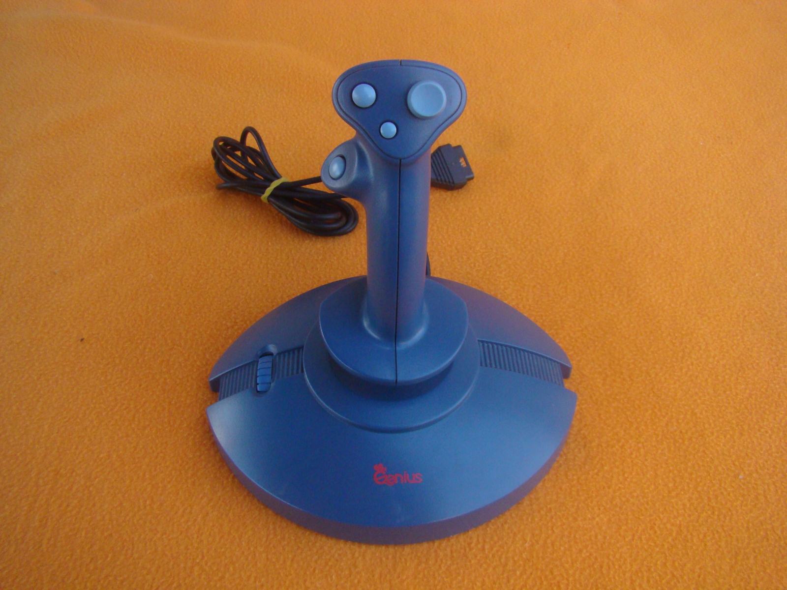 Genius Flight 2000 F-22 - Retro joystick
