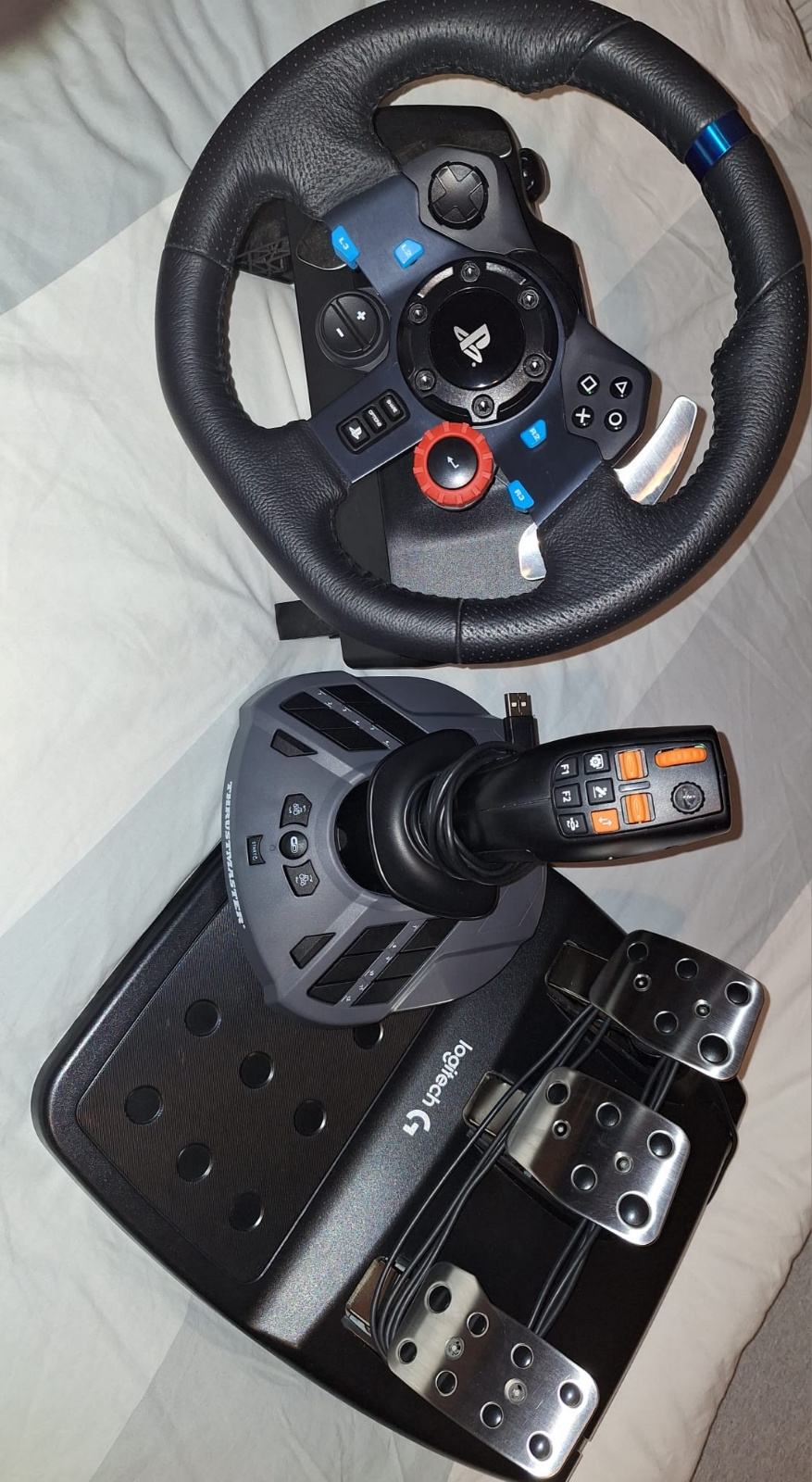 Logitech G29 i Thrustmaster Farmstick