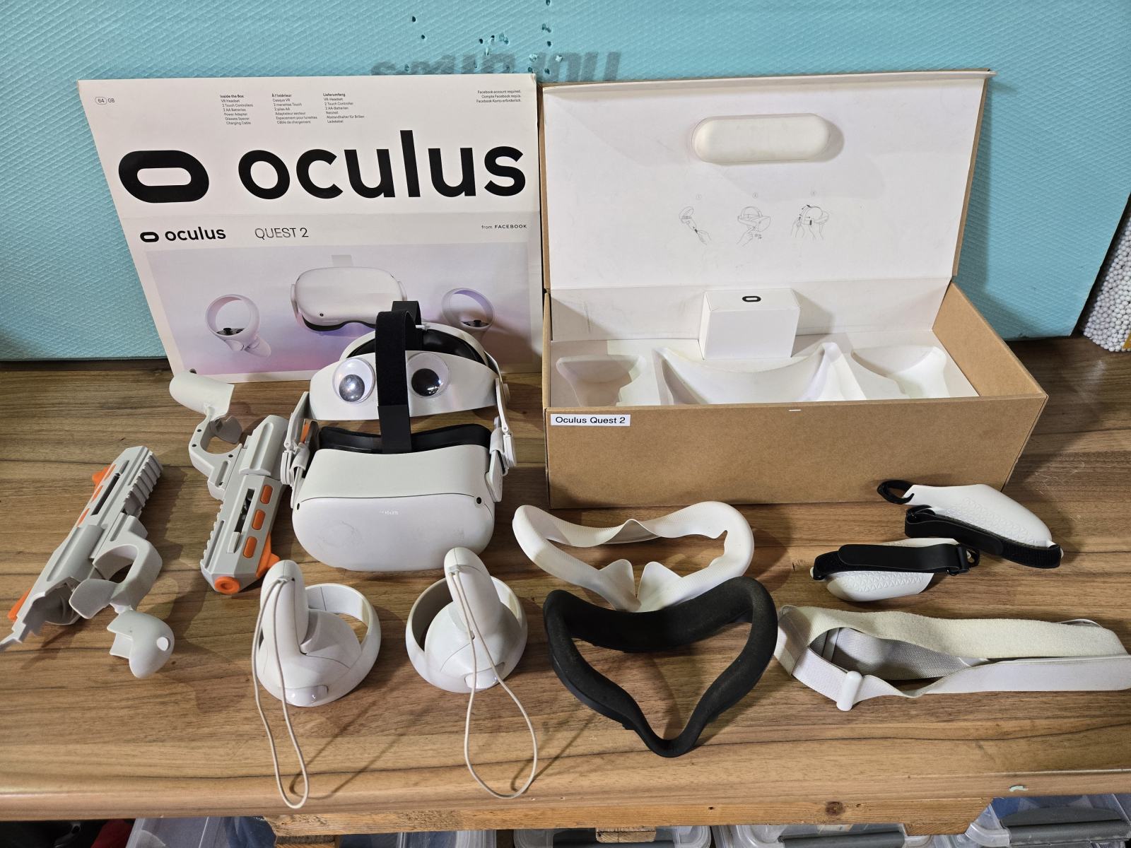 Oculus Quest 2 (Meta Quest 2) VR headset + sva oprema sa slika