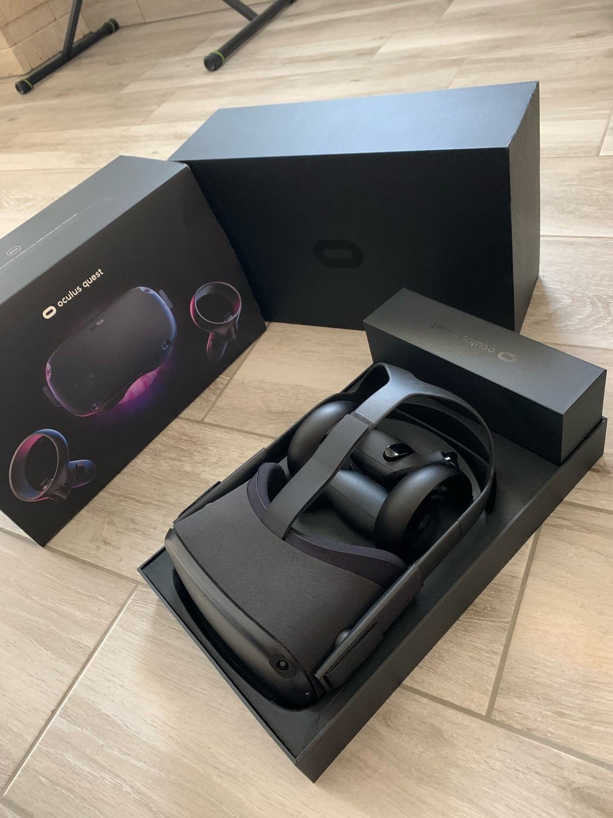 Oculus Quest All-in-one VR Gaming System – 64GB
