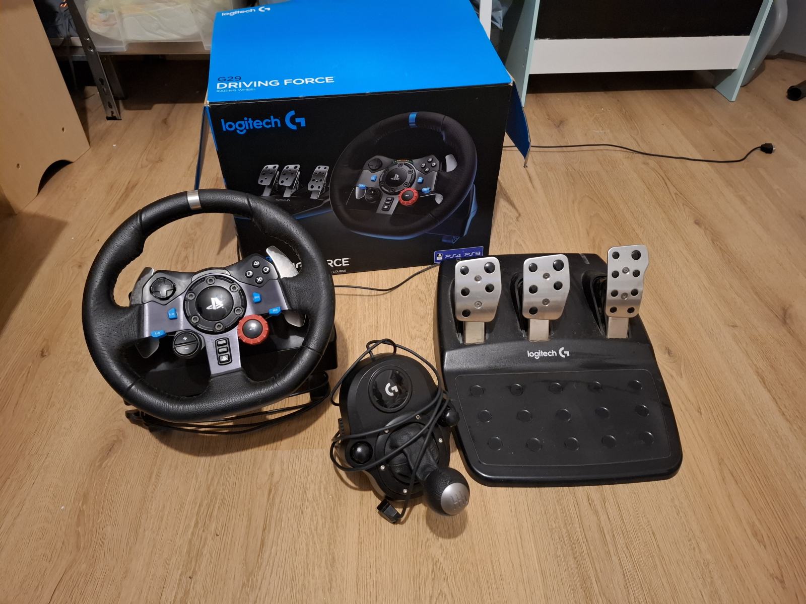 Volan LOGITECH G29 Drving Force Racing Wheel + Logitech mijenjač