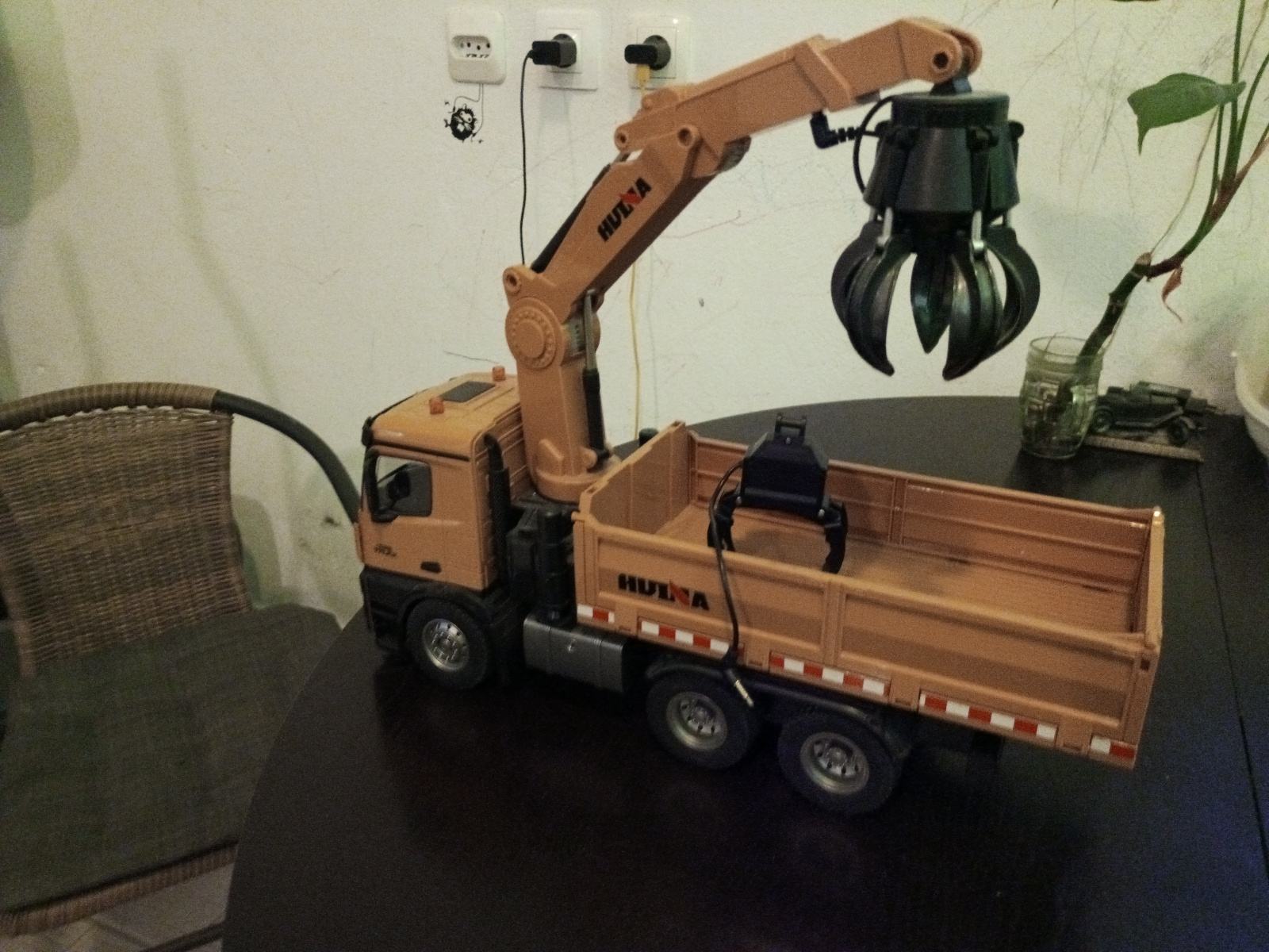 Mini kamion graifer i kiper