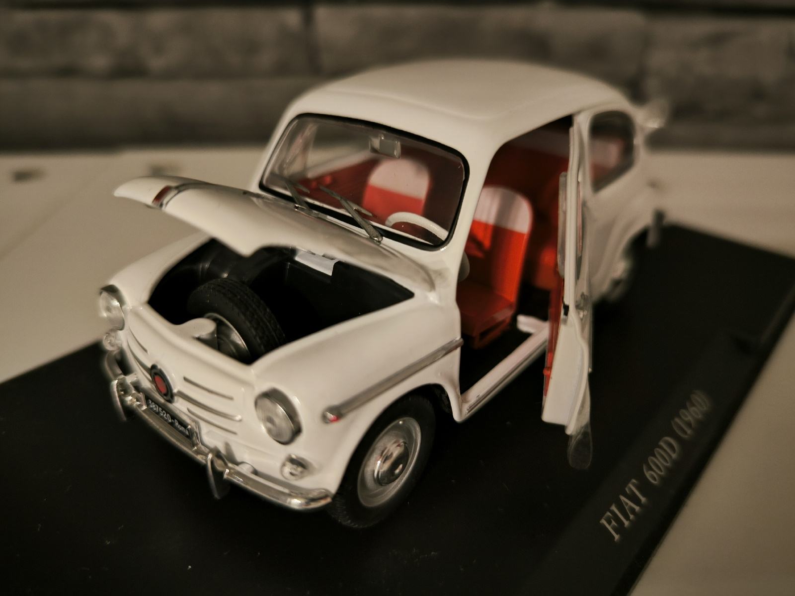 1/24 Leo Models Fiat 600 fićo autić model maketa