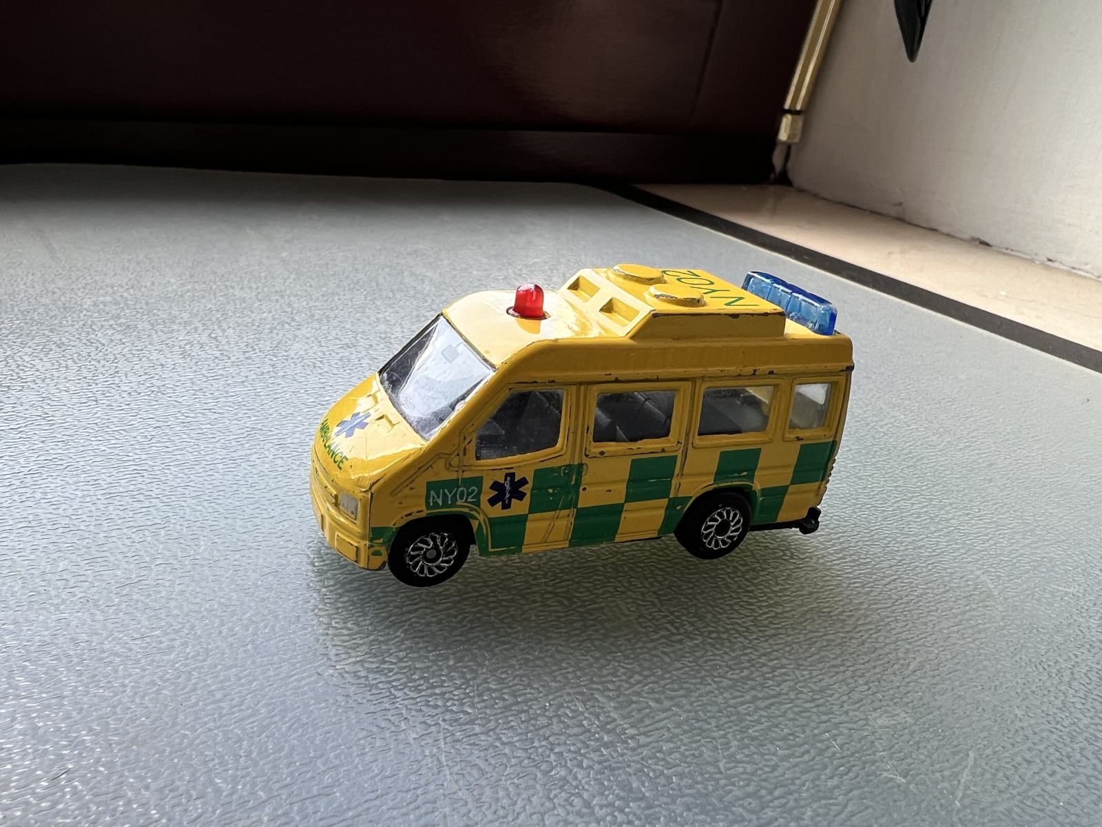 Autic Ambulantna Kola 1:64 Hitna DKG1