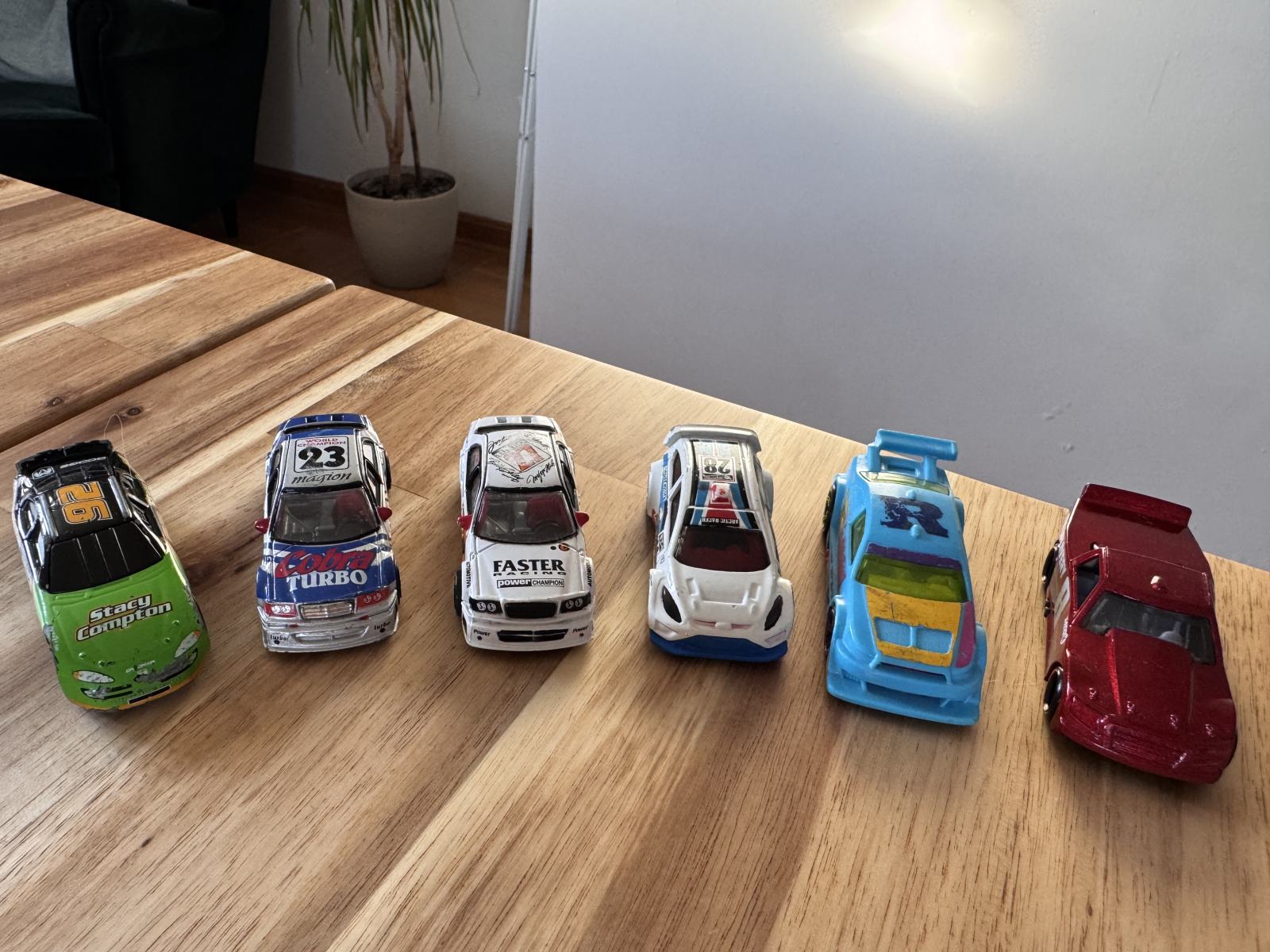 Autici Mattel Hotwheels LOT 8kom