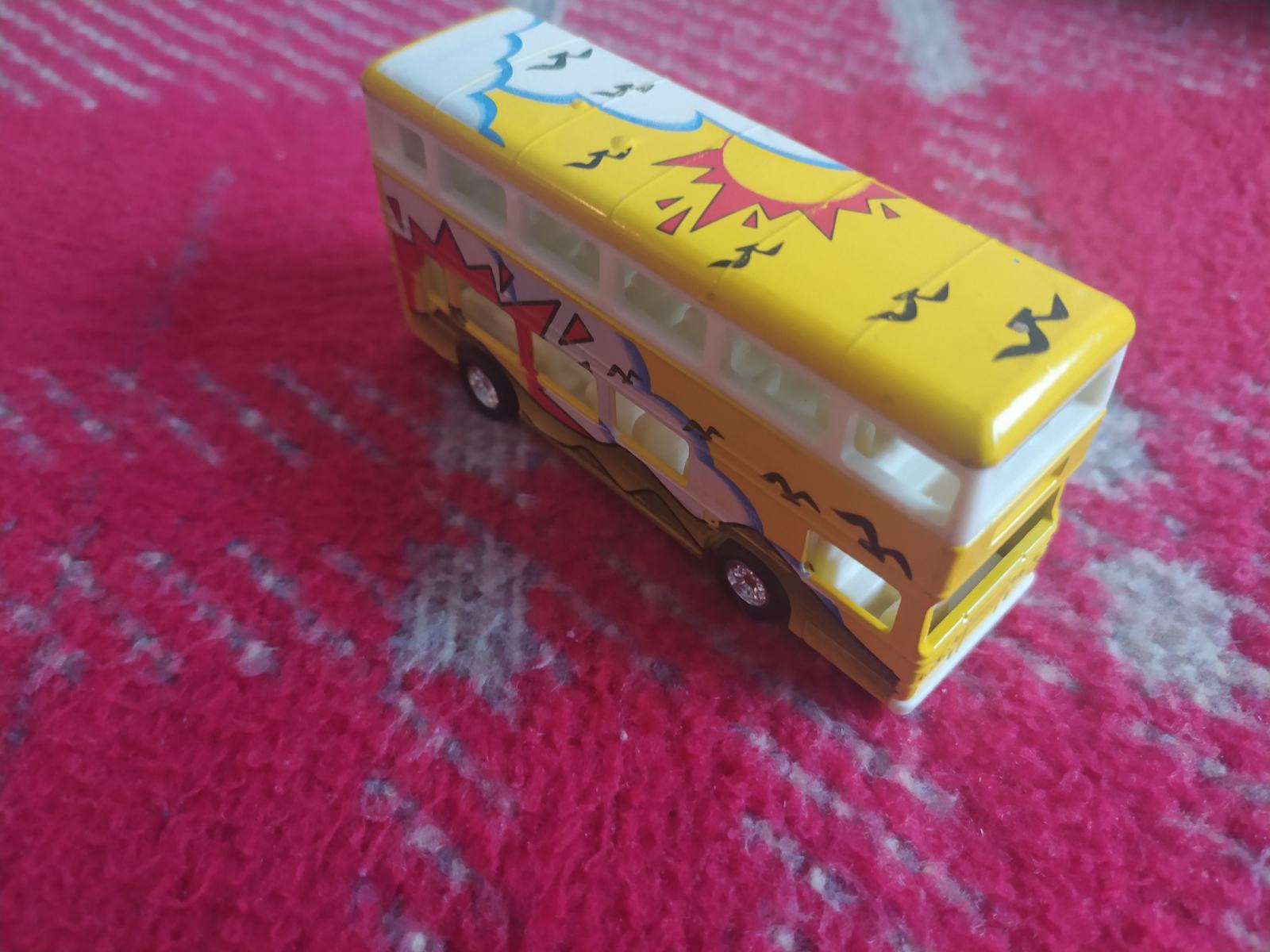 Autobus double-decker igračka