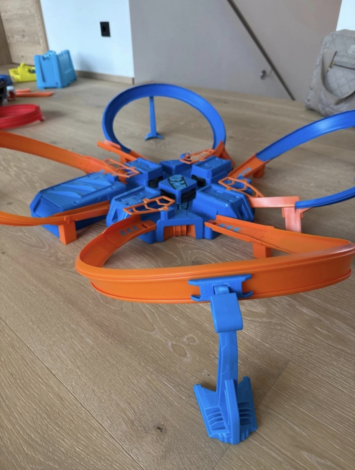 Hot Wheels Four-Loop Crash Out