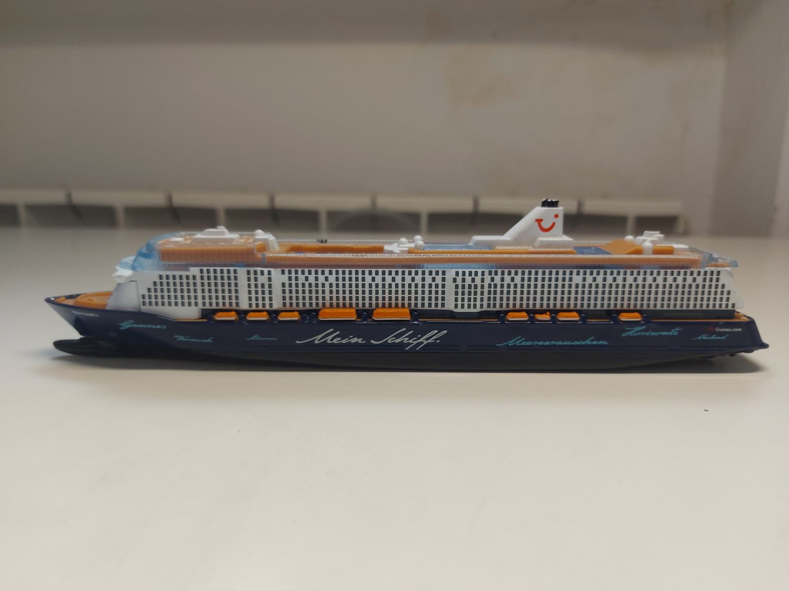 IGRAČKA-Mein Schiff 3 brod Siku