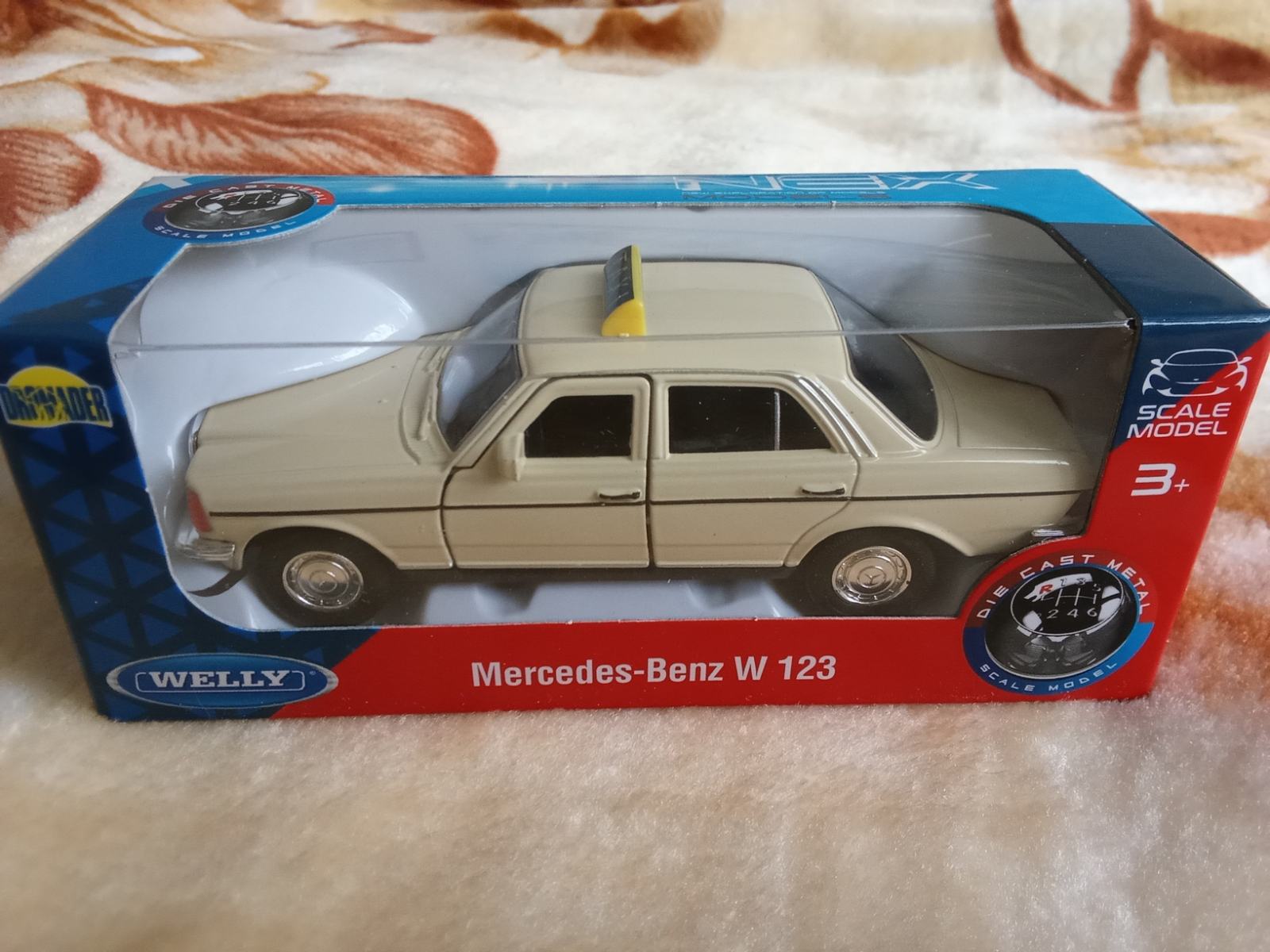 MERCEDES - BENZ W 123 oldtimer autić igračka model (NOVO) Welly 1:34