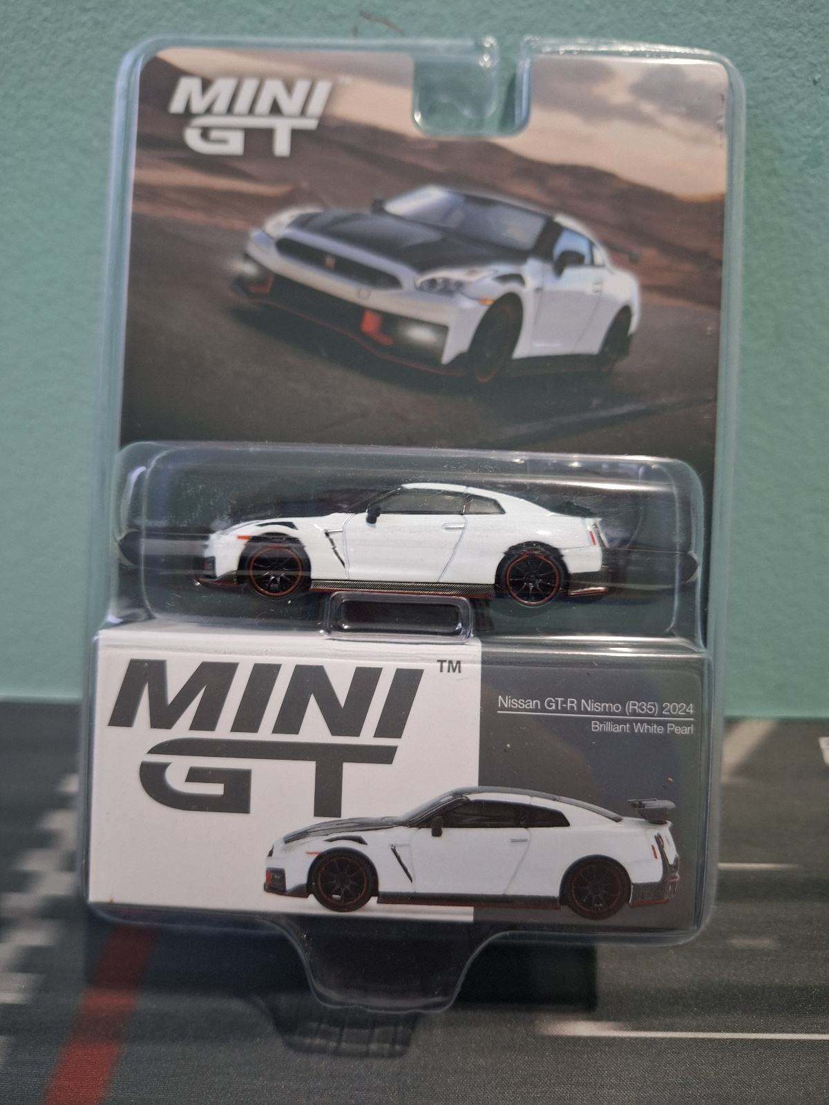 mini gt nissan nismo gtr 35 1:64